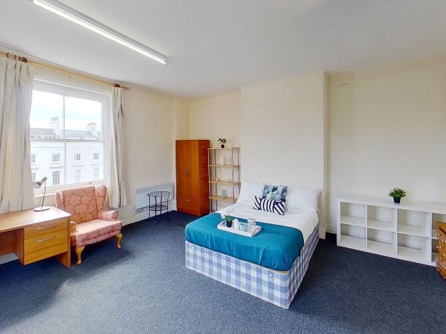 9 bedroom terraced house to rent