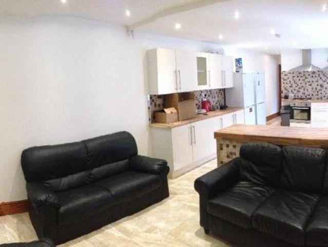 9 bedroom terraced house to rent
