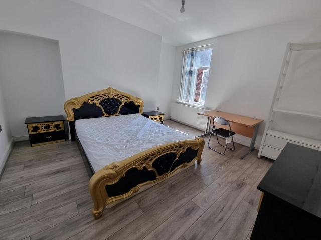 9 bedroom terraced house to rent