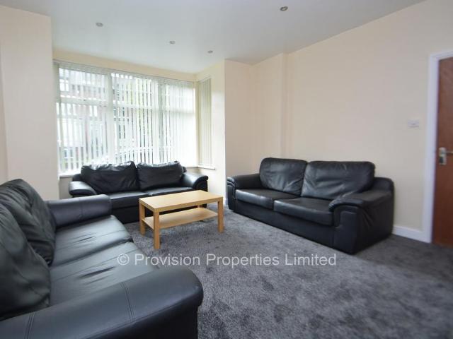 9 bedroom terraced house to rent