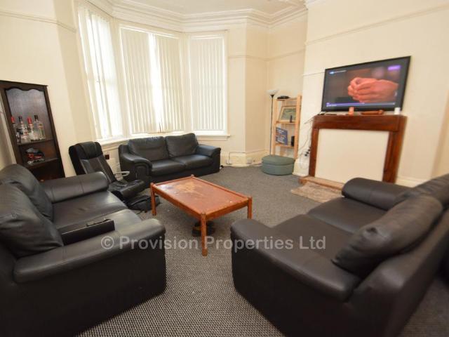 9 bedroom terraced house to rent