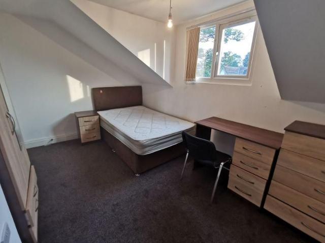 9 bedroom terraced house to rent