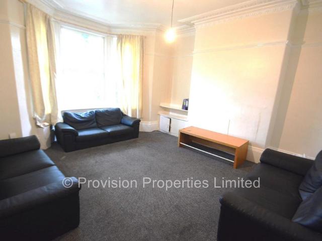 9 bedroom terraced house to rent