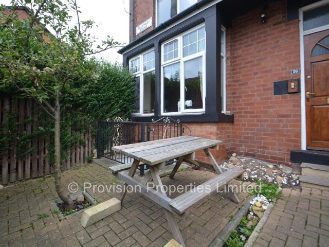 9 bedroom terraced house to rent