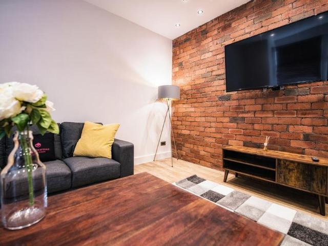 9 bedroom terraced house to rent