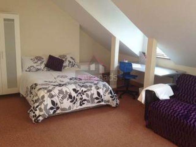 9 Bedrooms for rent in Barrfield Road, Salford, Manchester M6