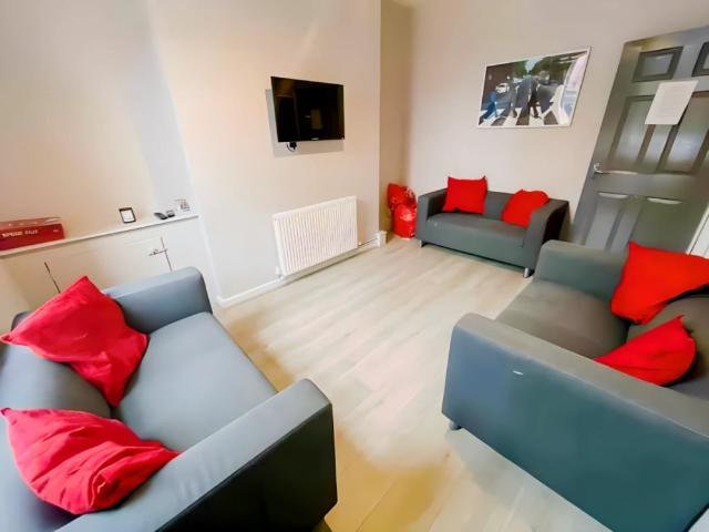9 Beds 3 Baths