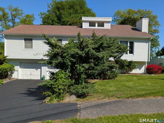 9 Benanto Dr, Derby, CT 06418