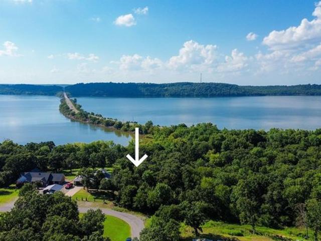 9 Bent Oak Ln, Eufaula, OK 74432