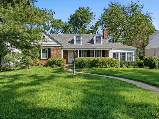 9 Berry Wood Dr, Glendale, MO 63122 | MLS #26025 | Compass