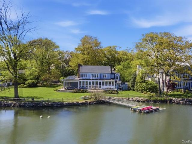 9 Bishop Pl, Larchmont, NY 10538