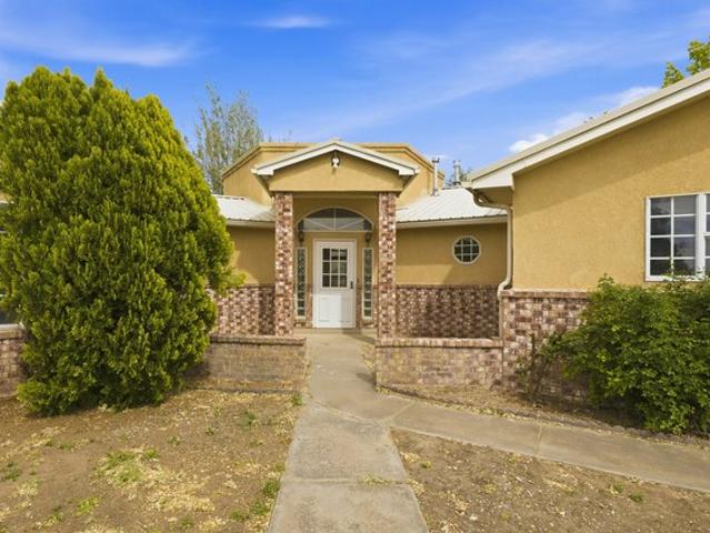 9 Blackberry Ln, Los Lunas, NM 87031