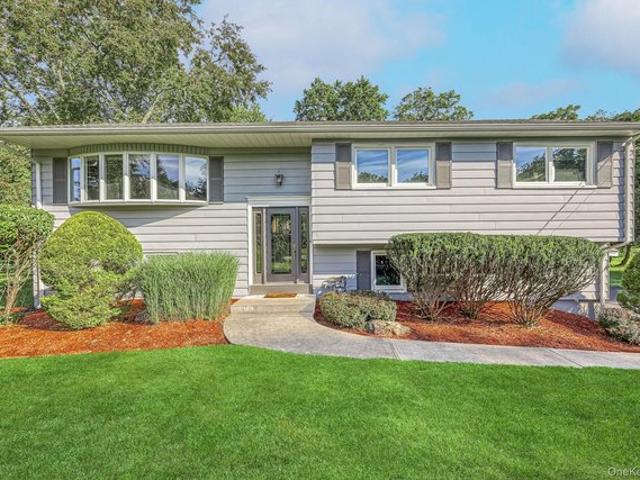 9 Blossom Rd, Suffern, NY 10901