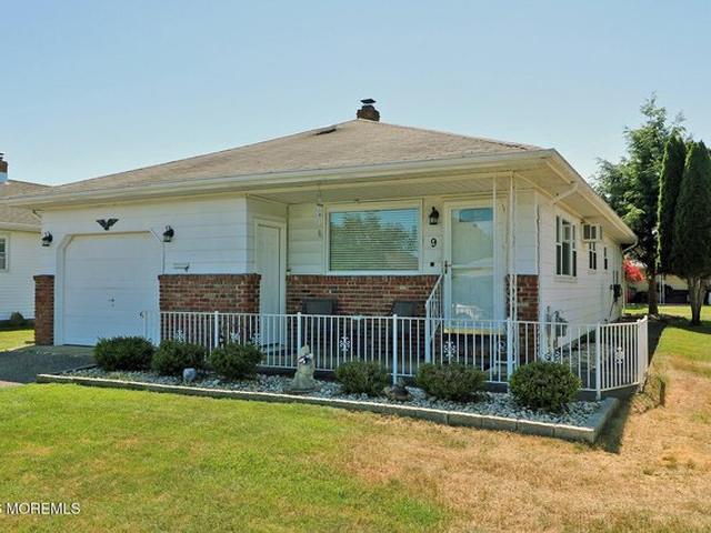 9 Bolans Ct, Toms River, NJ 08757