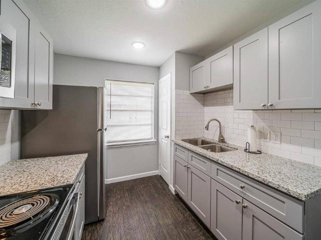 9 BR in Houston
