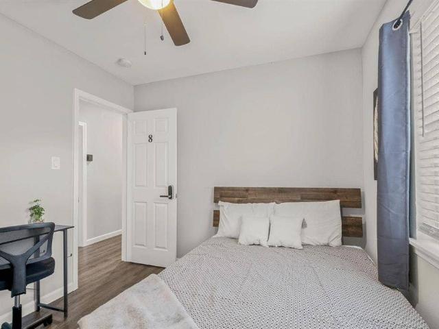 9 BR in Houston