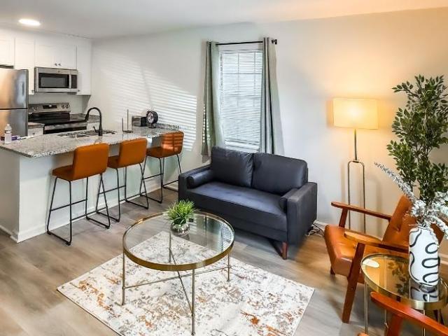 9 Br, 4 bath, Condo 515 Lynch Ave