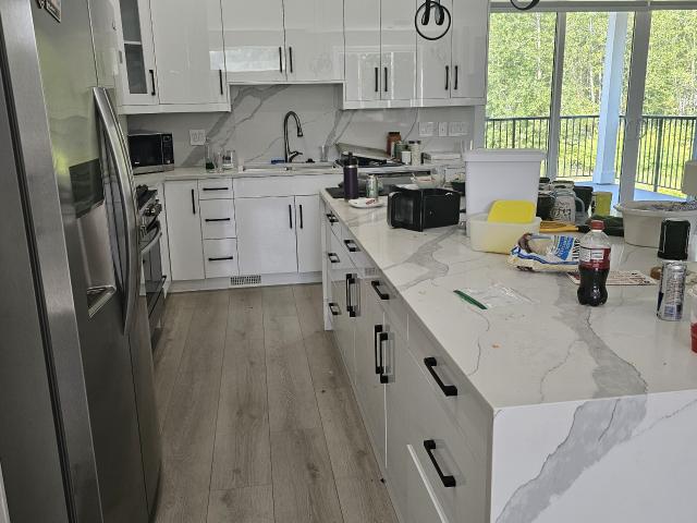 9 BR, 5 BA Apartment 24689 124 Avenue 9, Maple Ridge, BC V4R 1R8