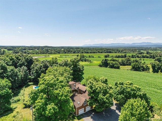 9 Breezy Ridge Rd, Kinderhook, NY 12106