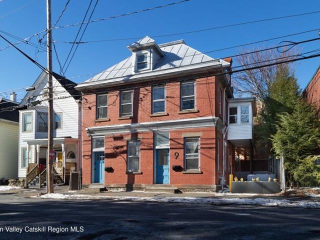 9 Brewster St, Kingston, NY 12401