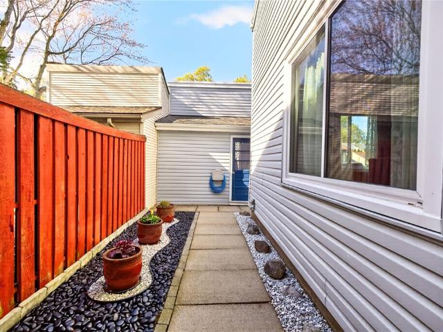 9 Brimsdown Circle