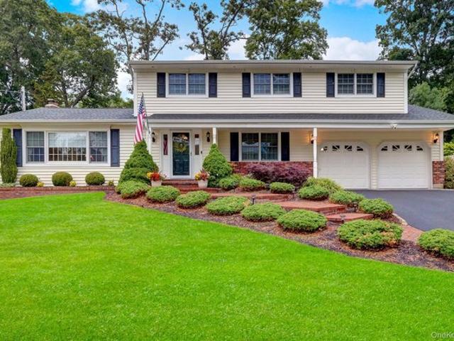 9 Briar Path, East Setauket, NY 11733