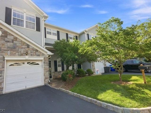 9 Bridgepointe Dr, Old Bridge Township, NJ 08879