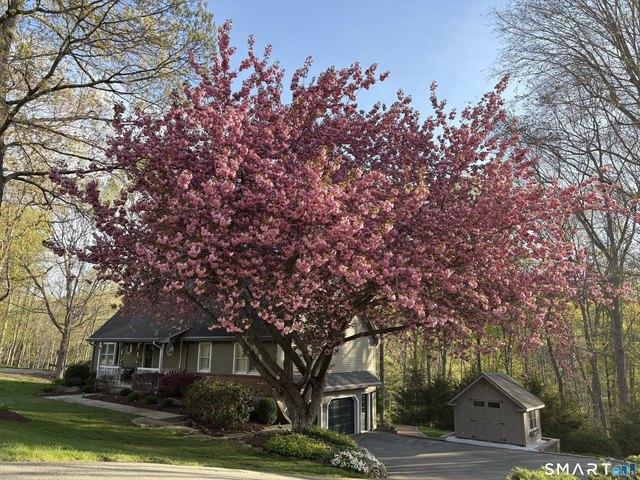 9 Brooks Ln, Essex, CT 06442