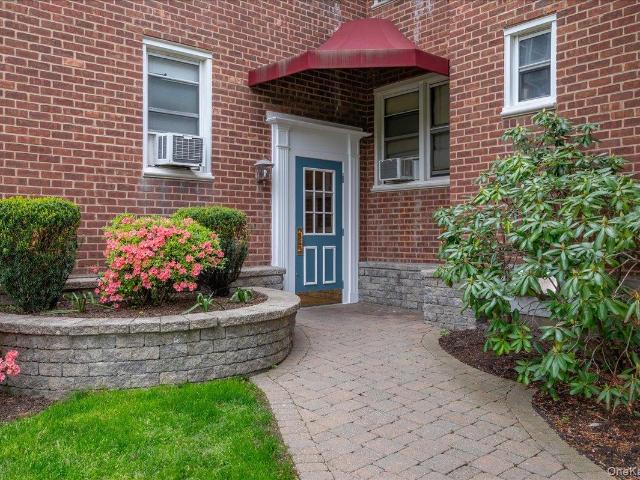 9 Bryant Crescent 2F