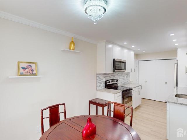 9 c Aspen Plaza