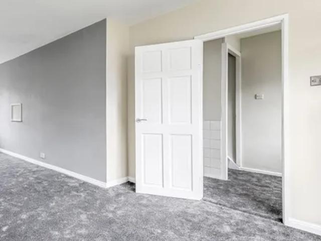 9 Calvin Close, London, BR5 3LB, United Kingdom | 3 bed apartment for rent #111121764 | Rentberry