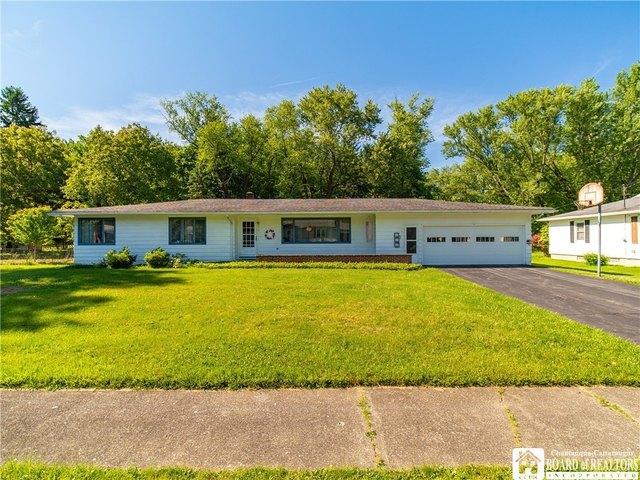 9 Carol Ave, Fredonia, NY 14063