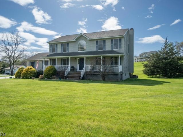 9 Carriage Ln, Hamburg, NJ 07419 | MLS #4023 | Compass