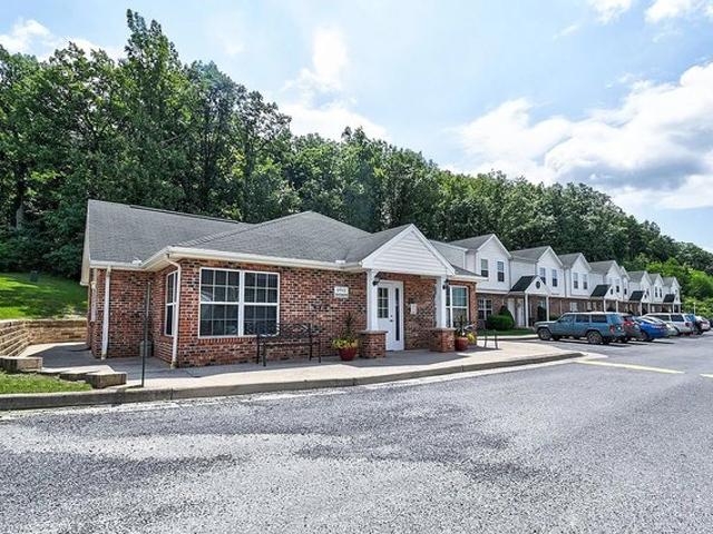 9 Catawba Dr, Berkeley Springs, WV 25411