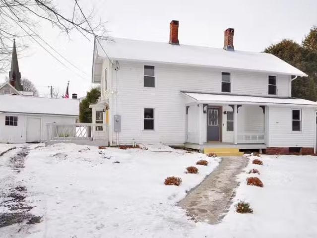 9 Center St, Tariffville, CT 06081