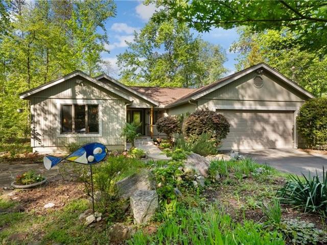 9 Channel Ln, Salem, SC 29676