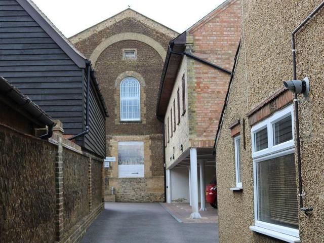 9 Chapel Court, Sandy