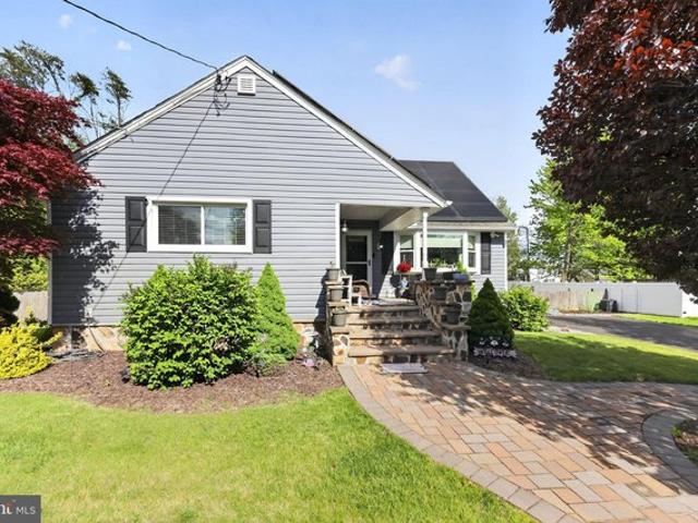 9 Charles Ave, Blackwood, NJ 08012