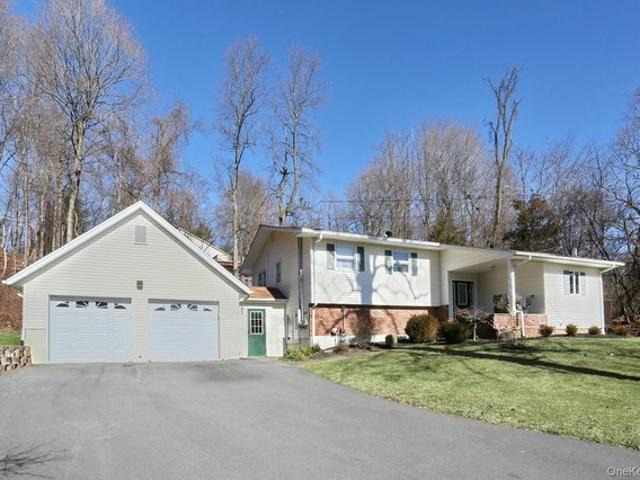 9 Charlotte Dr, Spring Valley, NY 10977