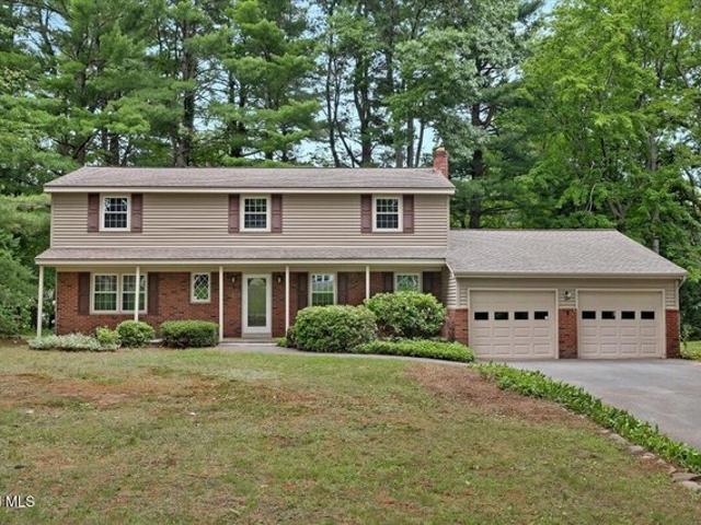 9 Chestnut Ln, Clifton Park, NY 12065