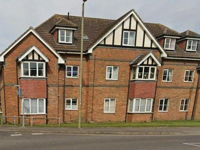 9 Chicheley Court, Sherington Close, Farnborough GU14, 2 bed flat to rent, £1,150 pcm | PrimeLocation