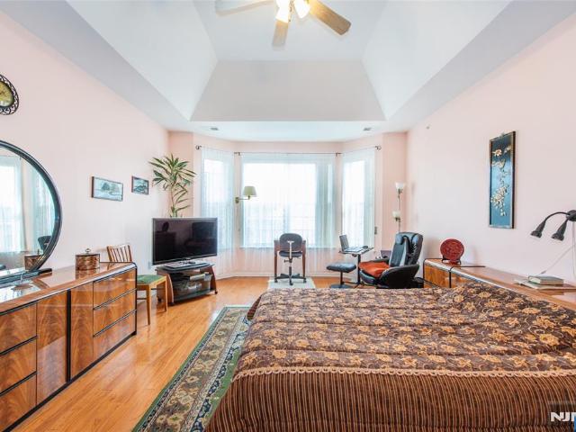 9 Cliff Rd, Woodland Park, NJ 07424 | MLS #26006 | Compass