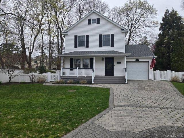 9 Collins Ave, Kings Park, NY 11754