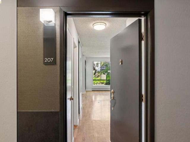 9 Commodore Dr A207
