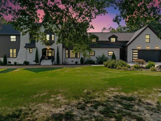 9 Country Club Cir, Searcy, AR 72143