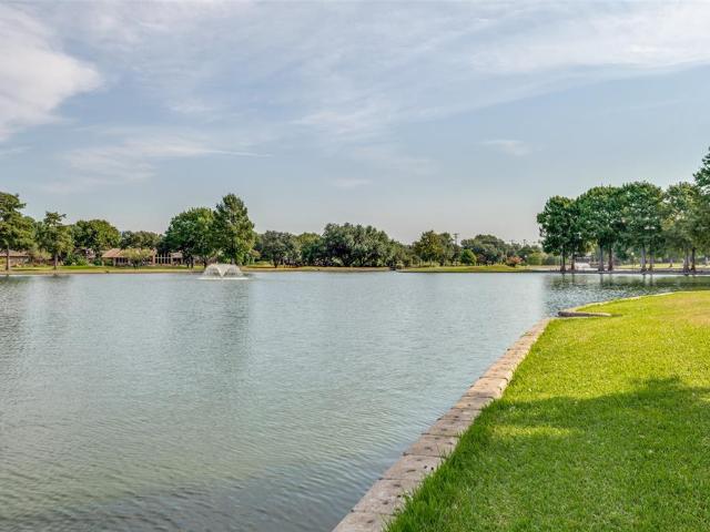 9 Country Lake Drive