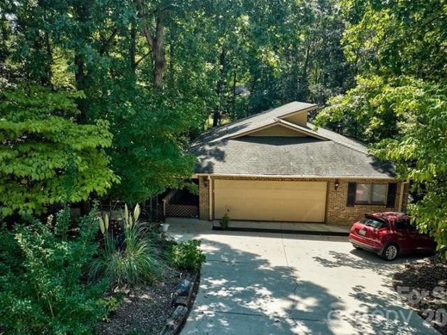 9 Cove Rd, Lake Wylie, SC 29710