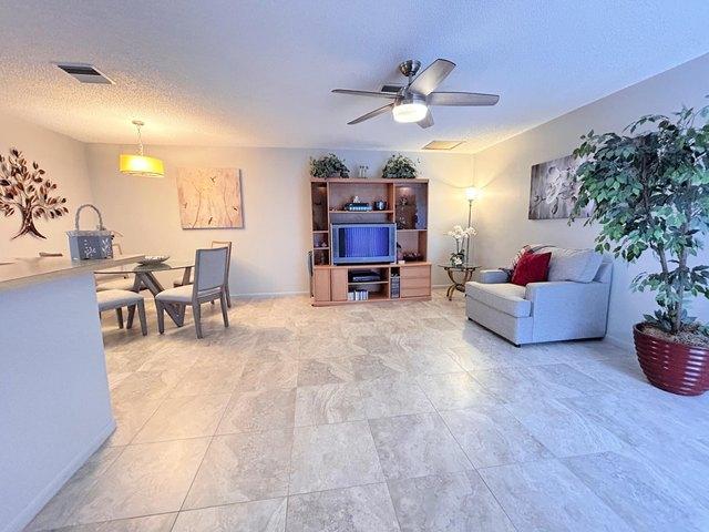 9 Crossings Cir Apt D, Boynton Beach, FL 33435