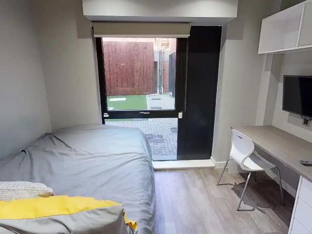 9 De Montfort Mew Leicester Student Accommodation | Amber