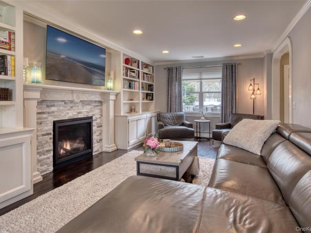 9 Deborah Dr, Quiogue, NY 11978 | MLS #979530